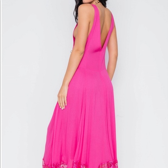 TSH | Dresses | Nwt Deep V Midi Hilo Dress One Left | Poshmark